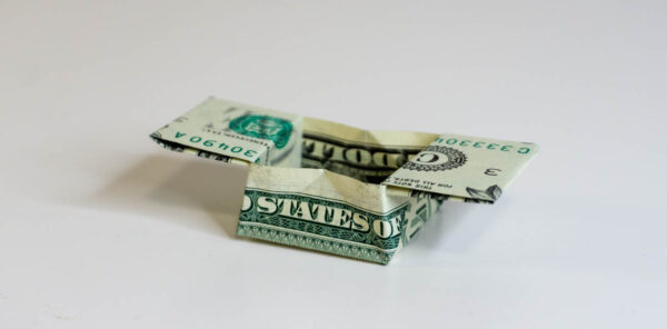 Cómo doblar dinero en origami para regalar - diy-magazine.com