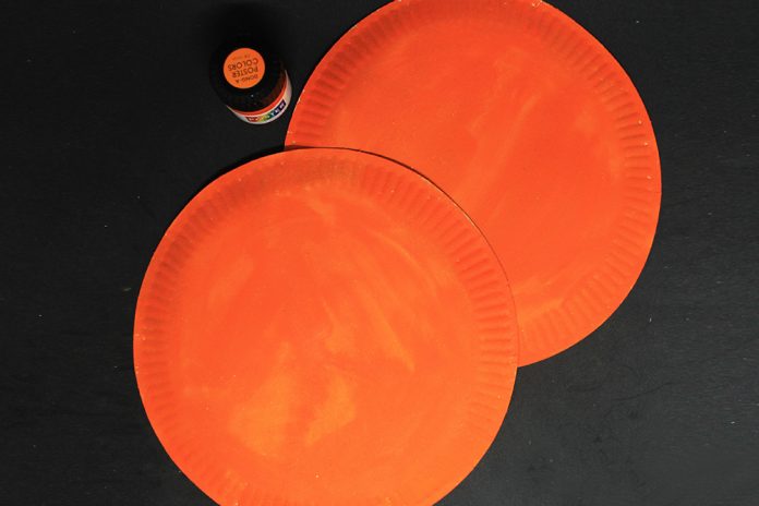 Paper Plate Fish To Make Easily at Home - diy-magazine.com