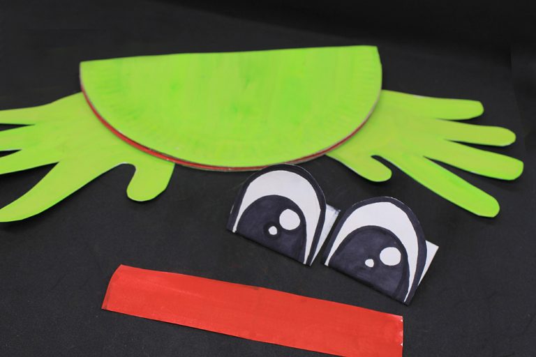 DIY Paper Plate Frog Puppet Step-by-Step Tutorial - diy-magazine.com