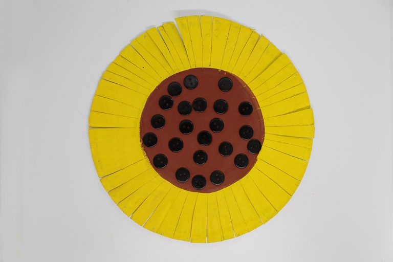 Paper Plate Sunflower Craft to Make with Kids - diy-magazine.com