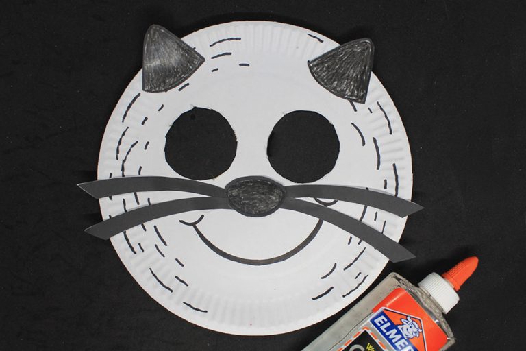 DIY Mask - Paper Plate Cat Wearing A Hat - diy-magazine.com