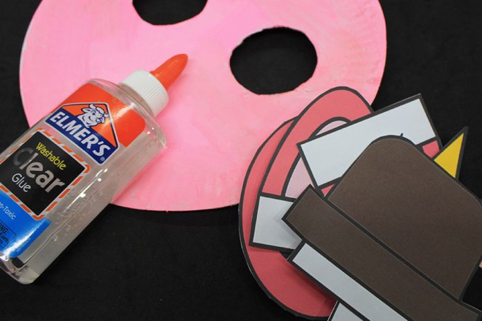 DIY Paper Plate Pig Mask with free Printable - diy-magazine.com