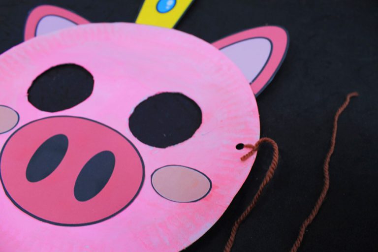 DIY Paper Plate Pig Mask with free Printable - diy-magazine.com
