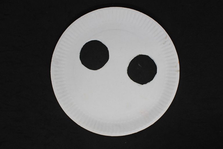 DIY Paper Plate Pig Mask with free Printable - diy-magazine.com