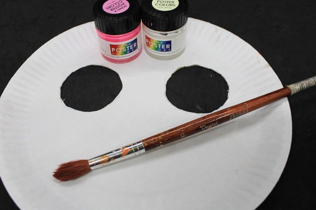 DIY Paper Plate Pig Mask with free Printable - diy-magazine.com