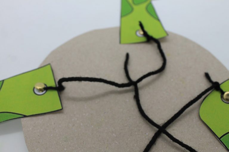 Cool Paper Plate Turtle Puppet - diy-magazine.com